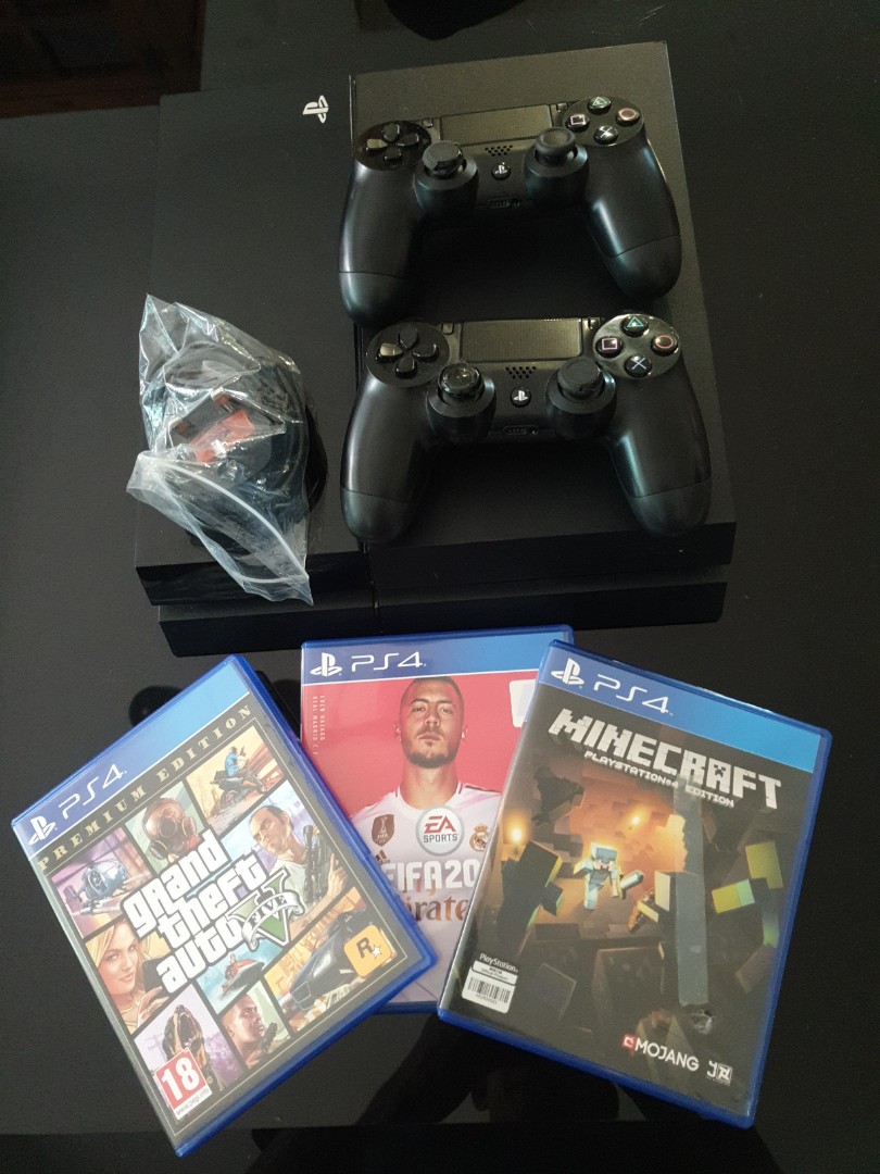 Playstation 4 + 1 Controllers + Fifa 20, Minecraft and GTA premium ...