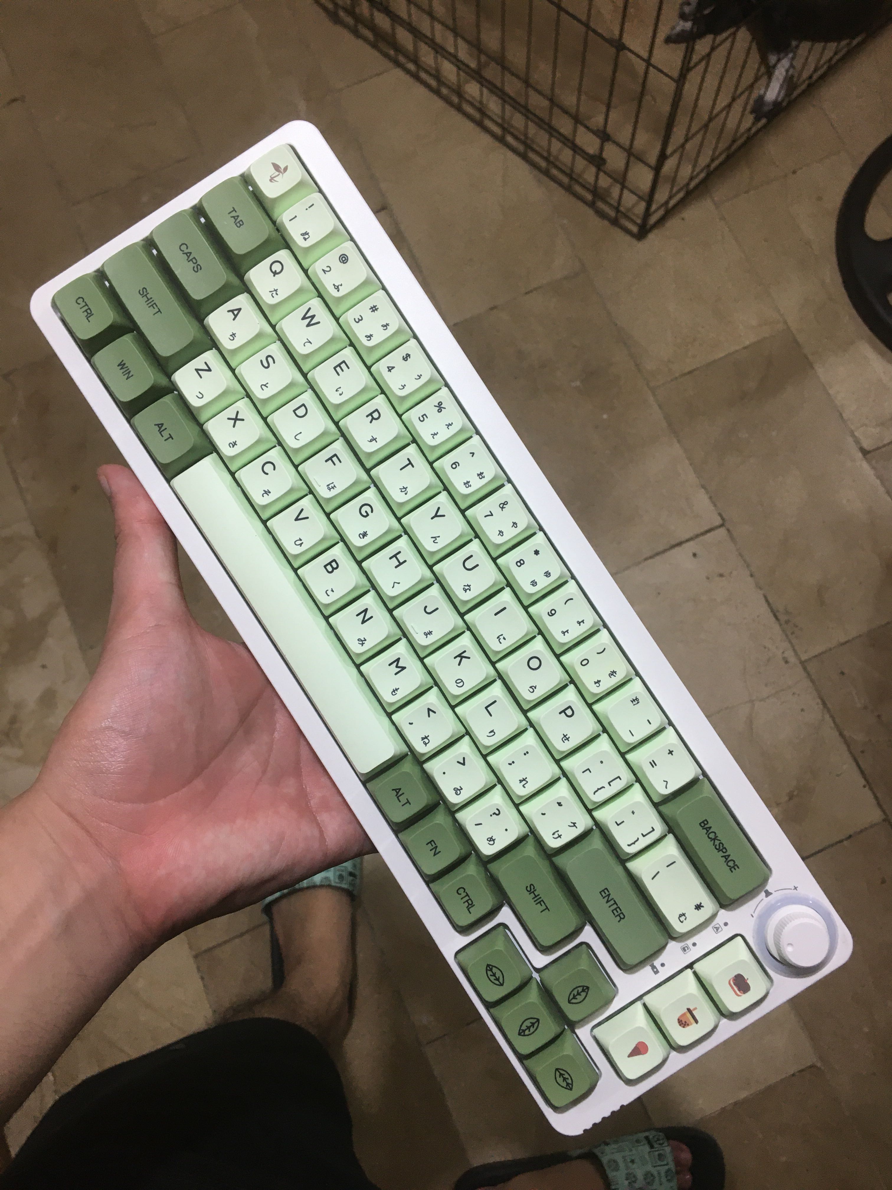 Tom 680 Hotswap 5 Pin with Akko Matcha Linear Switches and PBT keycaps ...
