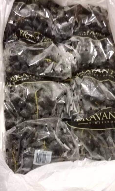 US Bravante Black Seedless Grapes 8pks 8kls, Food & Drinks, Fresh ...