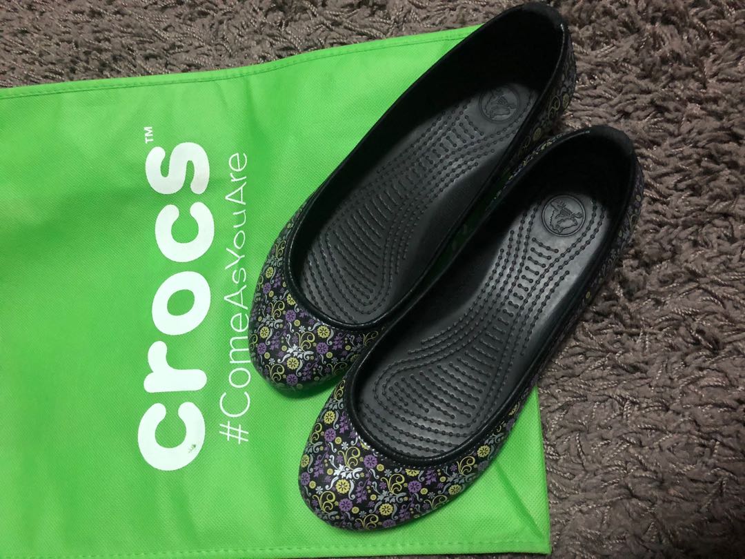 Crocs Flats, Women's Fashion, Footwear, Flats on Carousell