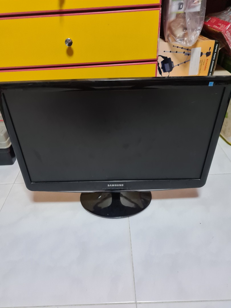 Samsung 21 inch screen with sonic gear speakers, Computers & Tech ...