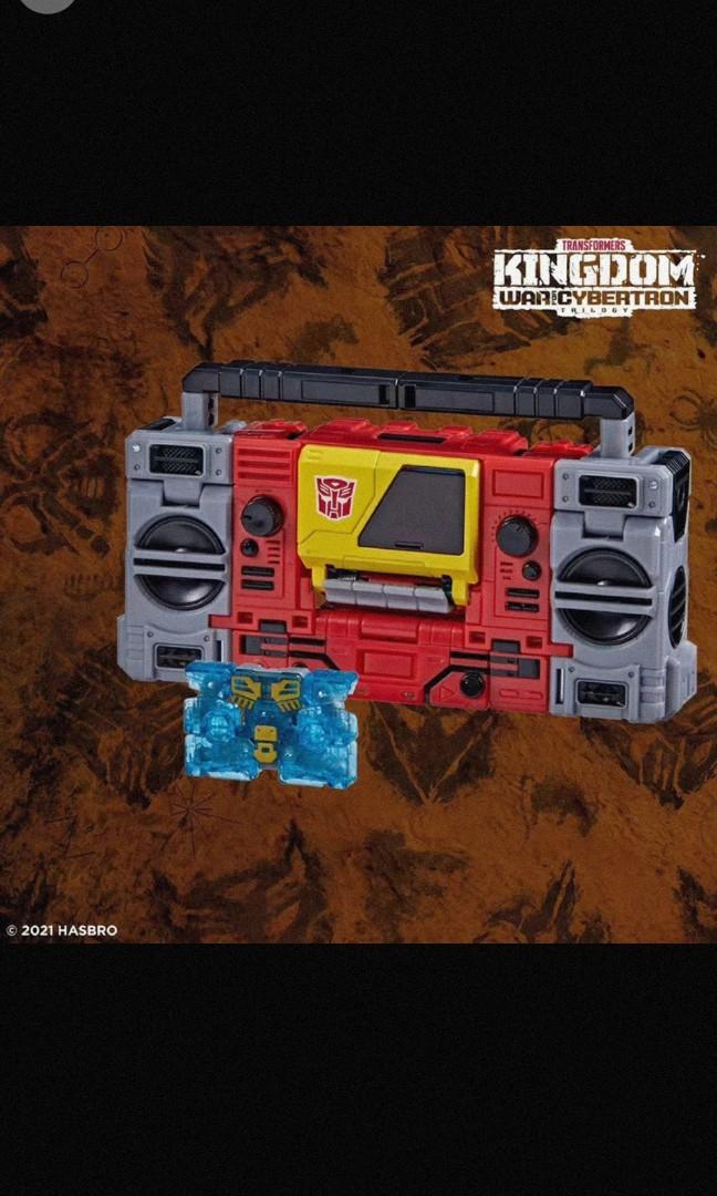 Transformers Kingdom WFC Trilogy Autobot Blaster & Eject, Hobbies ...
