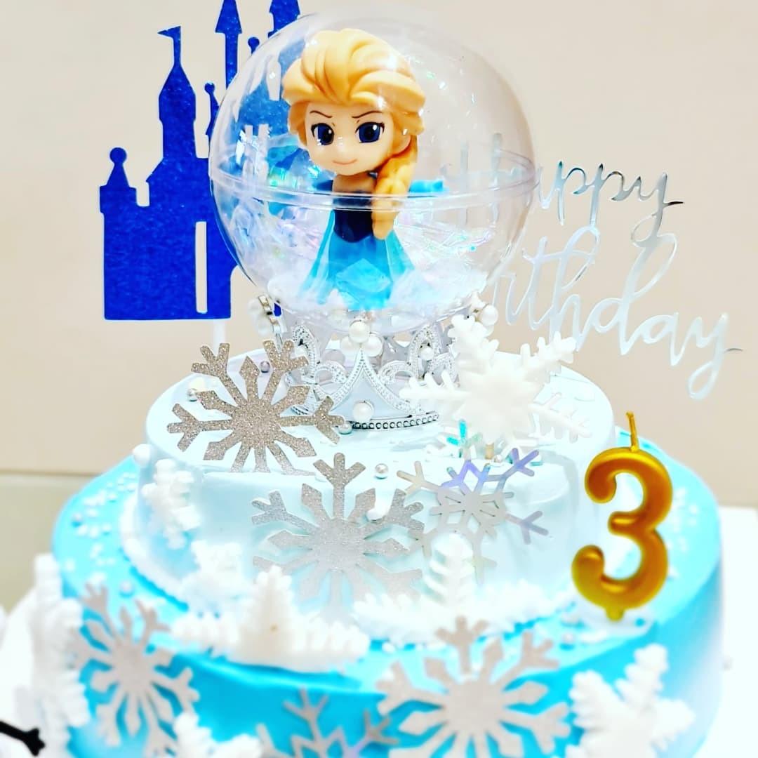 2 tier Elsa frozen cake, Food & Drinks, Homemade Bakes on Carousell