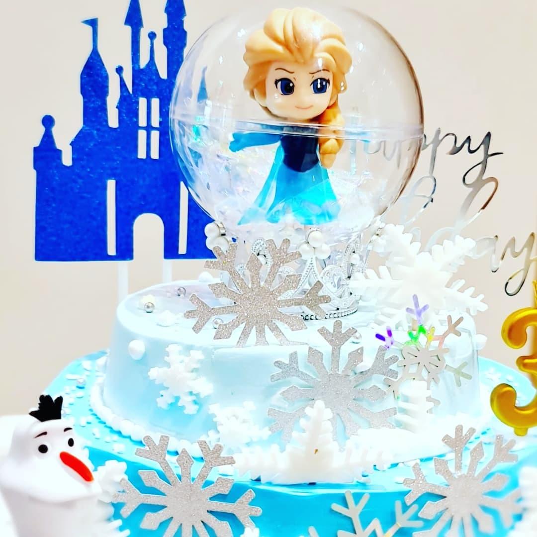 2 tier Elsa frozen cake, Food & Drinks, Homemade Bakes on Carousell