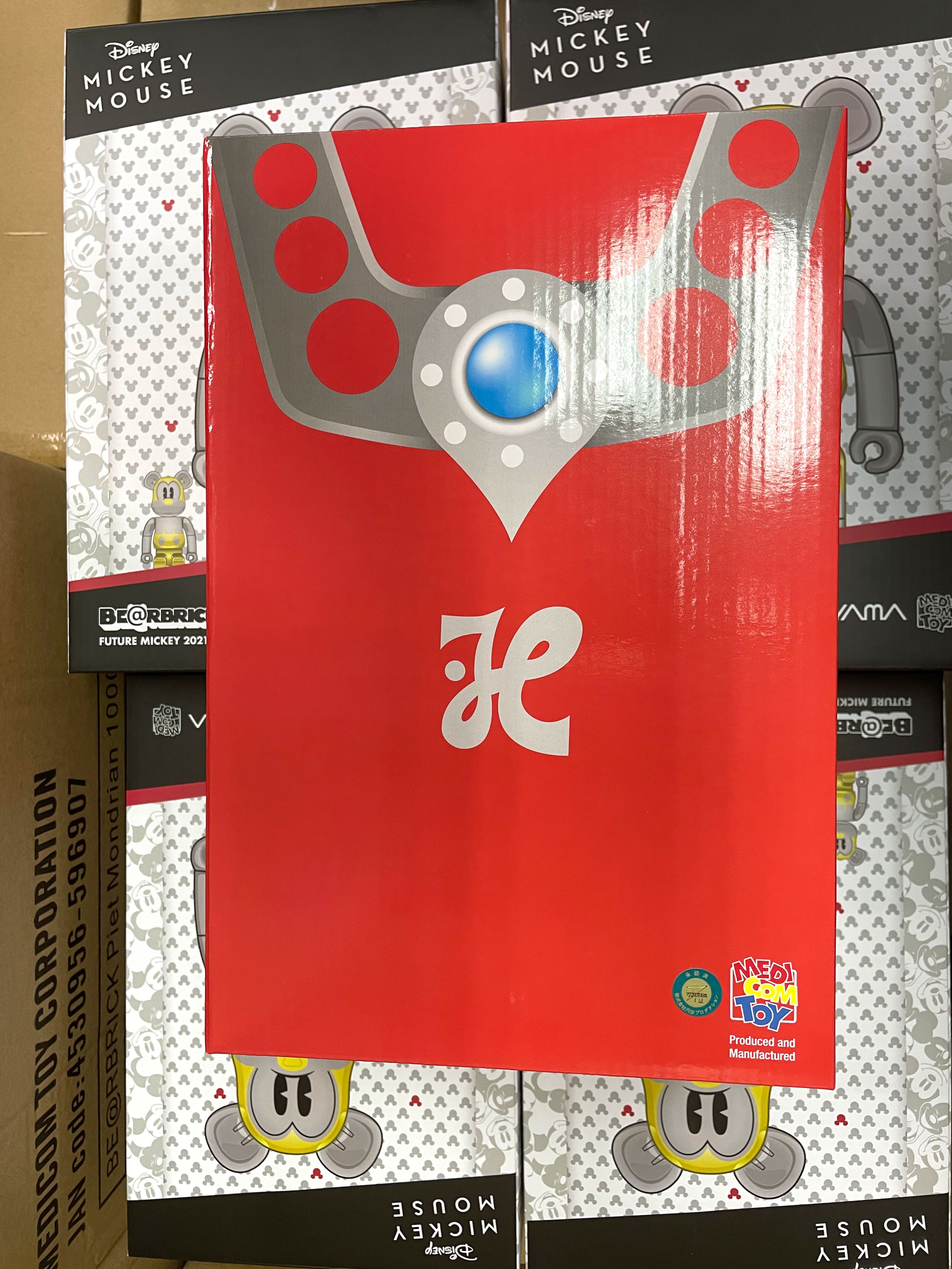 Bearbrick Ultraman Leo 400%, 興趣及遊戲, 玩具 & 遊戲類 - Carousell