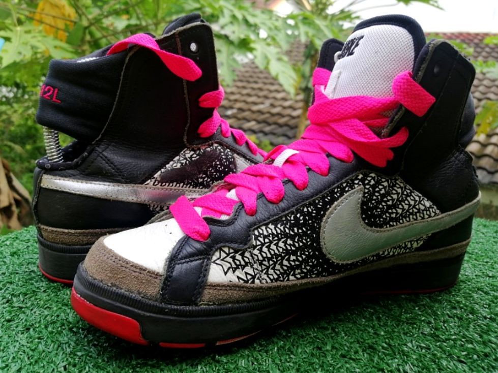 NIKEiD, Women's Fashion, Footwear, Sneakers on Carousell