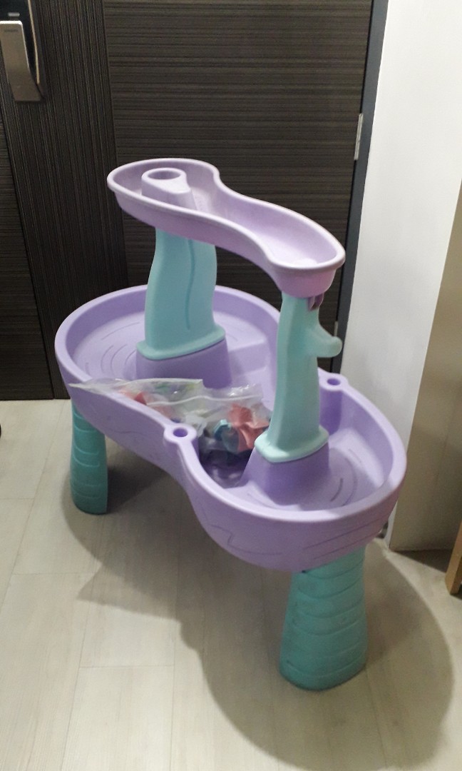 Step 2 Water Play Table, Hobbies & Toys, Toys & Games on Carousell