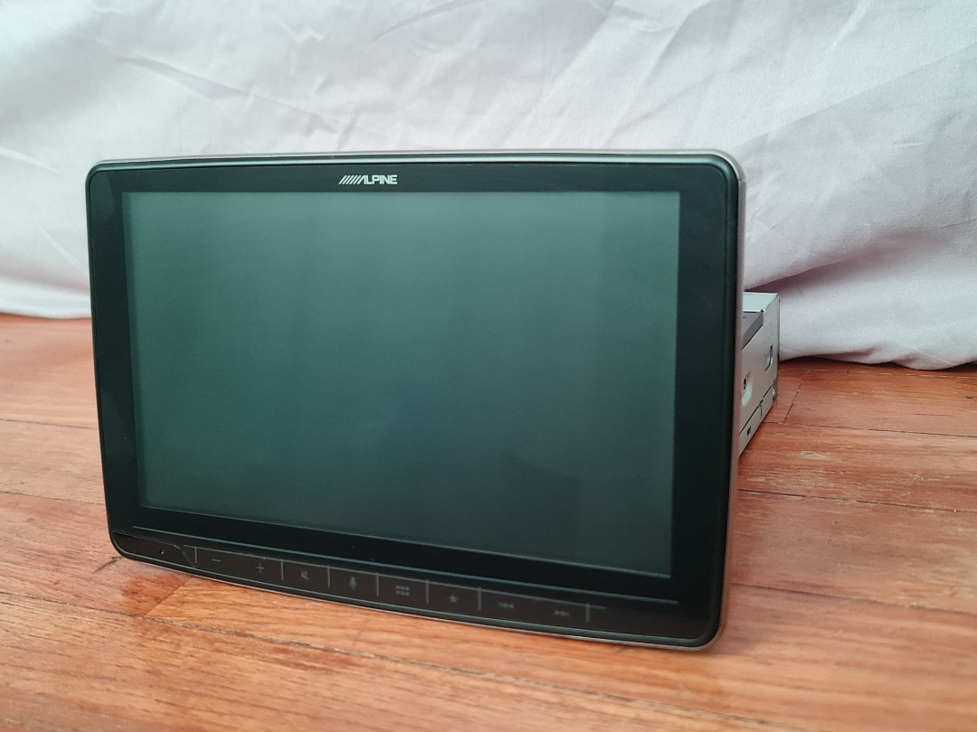 Alpine iLX-F309E Headunit, Car Accessories, Accessories on Carousell