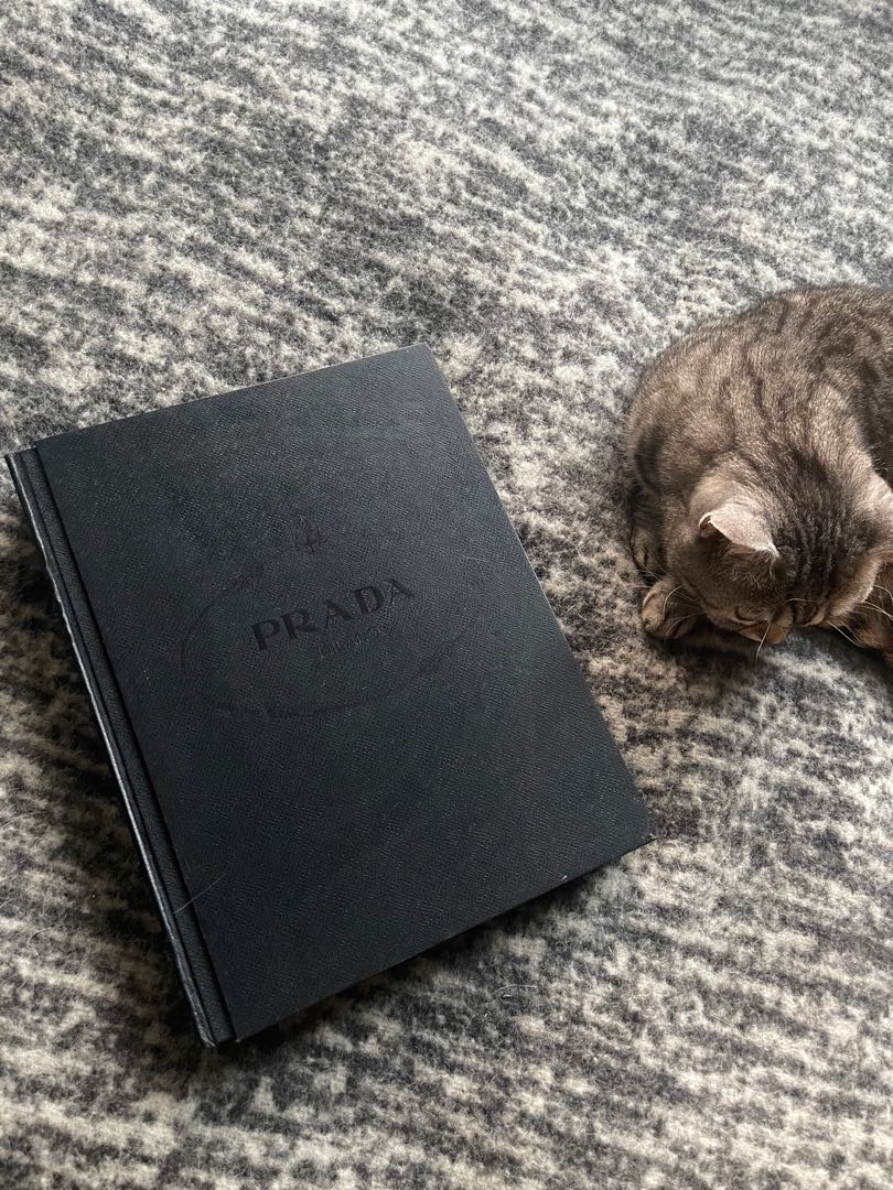 Prada coffee table book, 興趣及遊戲, 書本 & 文具, 雜誌及其他 - Carousell