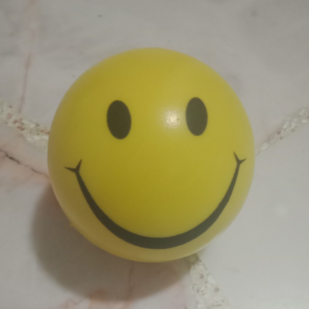 smiley squishy/squashy, yellow, Hobbies & Toys, Toys & Games on Carousell