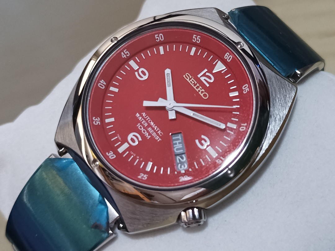 Vintage Sporty Red Seiko Automatic Unisex Watch, Luxury, Watches on ...