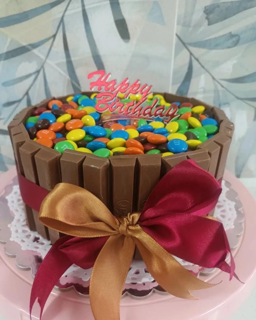 6" Kitkat & MnM Chocolate Cake, Food & Drinks, Homemade Bakes on Carousell