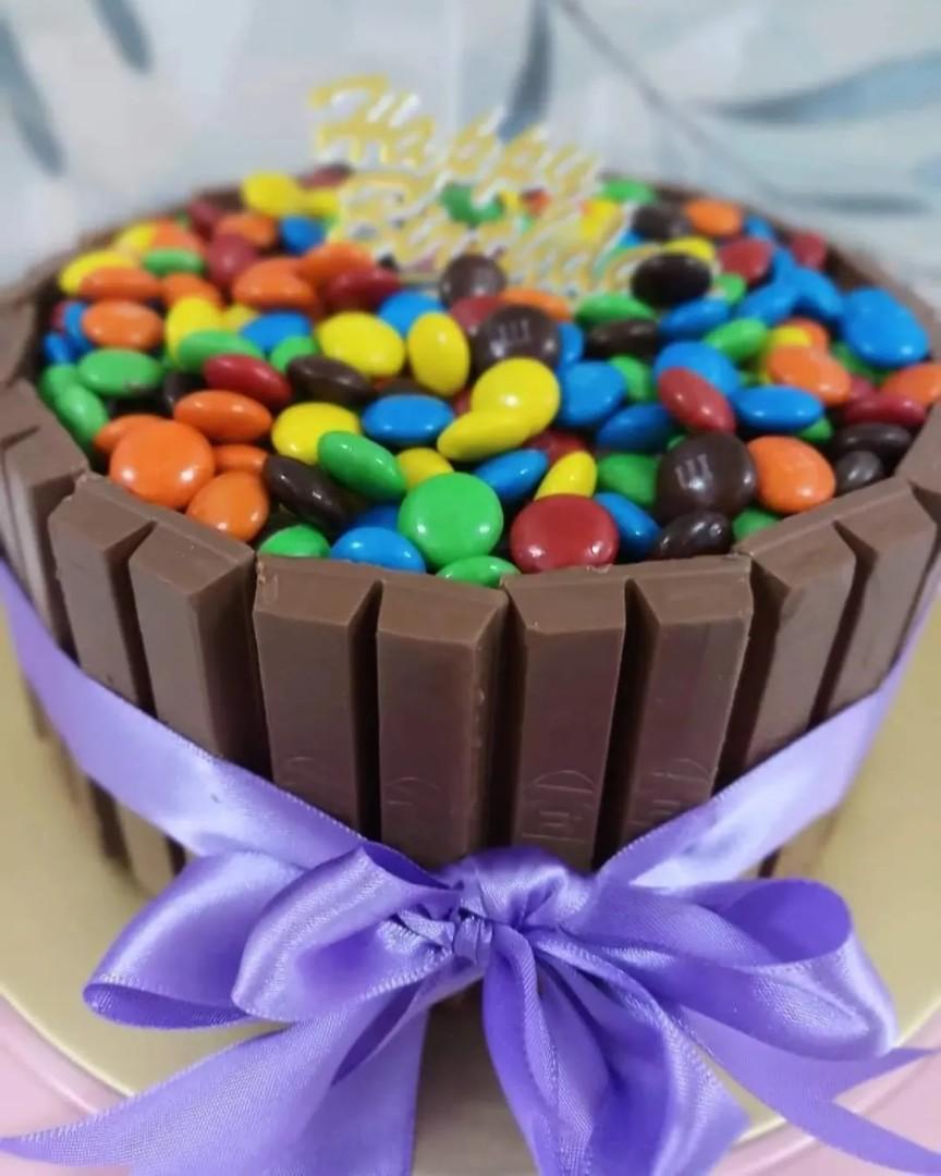 6" Kitkat & MnM Chocolate Cake, Food & Drinks, Homemade Bakes on Carousell