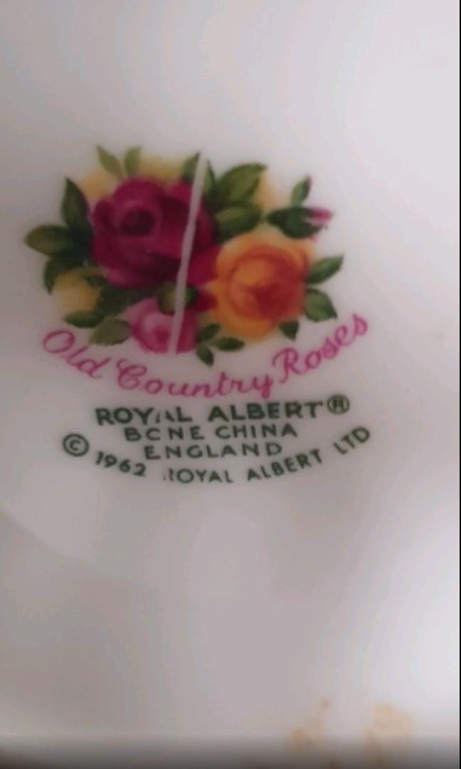 ROYAL ALBERT OCR Vase, Hobbies & Toys, Memorabilia & Collectibles ...