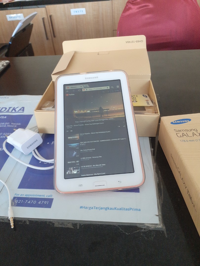 Tablet samsung, Telepon Seluler & Tablet, Tablet di Carousell