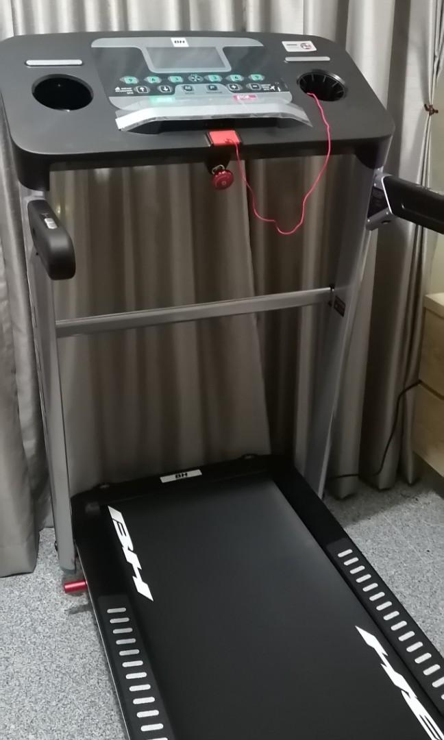 BH Fitness BT7020 Rundesk Pro Treadmill, Sports Equipment, Exercise ...