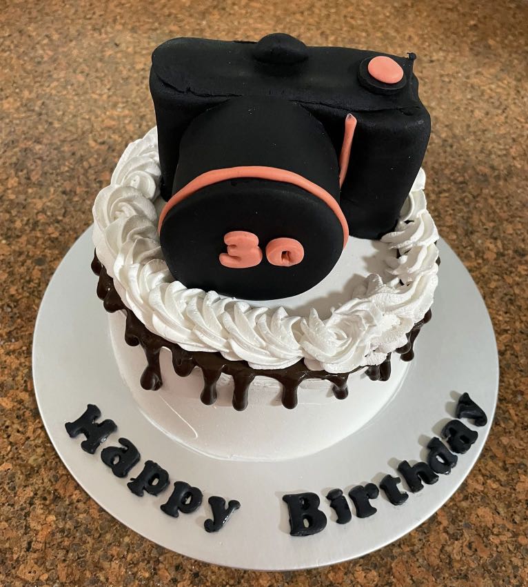 Camera cake, Food & Drinks, Homemade Bakes on Carousell