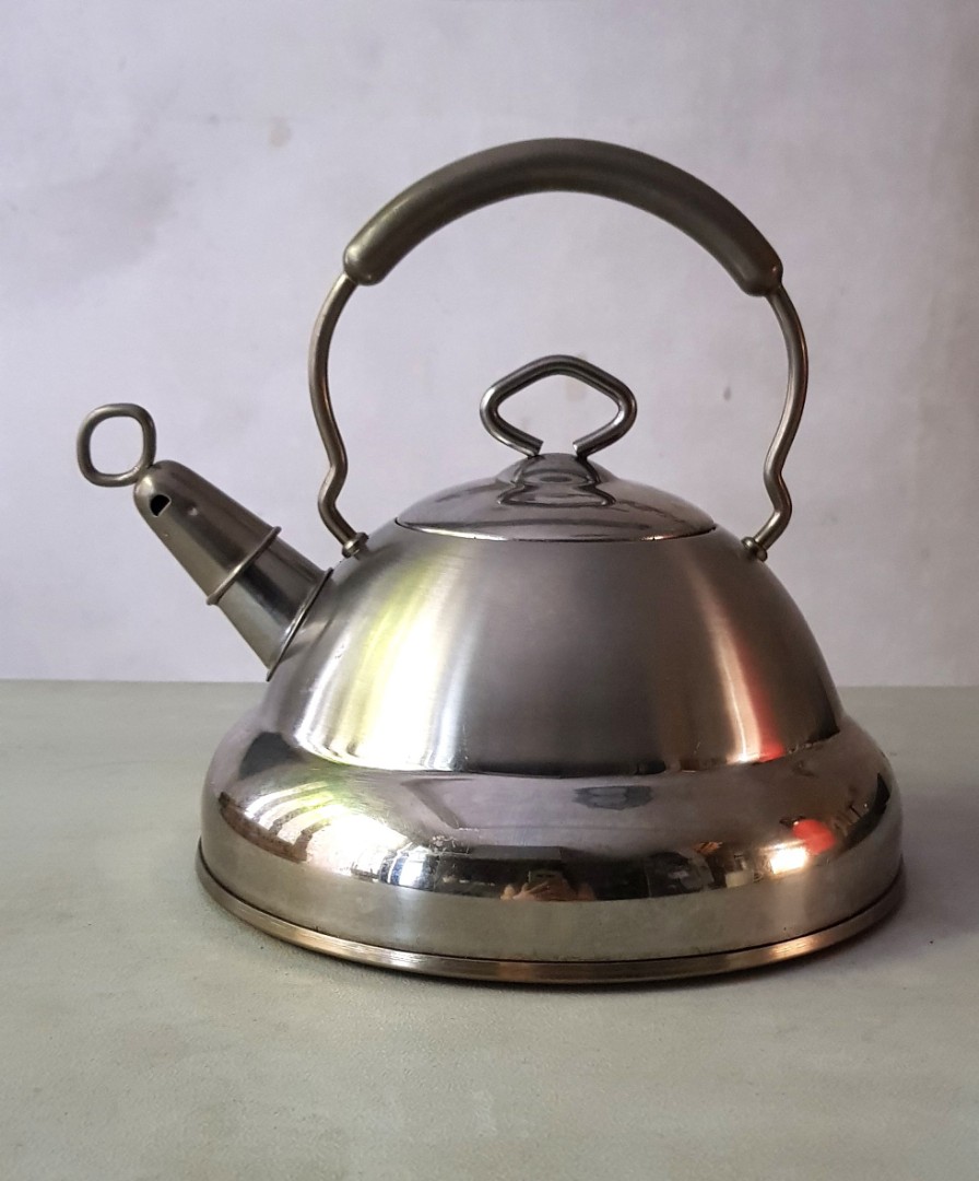 Vintage Whistling Kettle Pot by Culinary Essentials, Furniture & Home ...