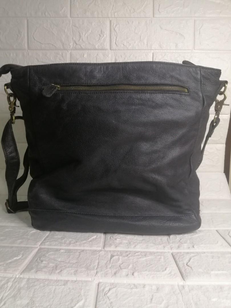 Daad Collezioni Leather Sling Bag, Luxury, Bags & Wallets on Carousell