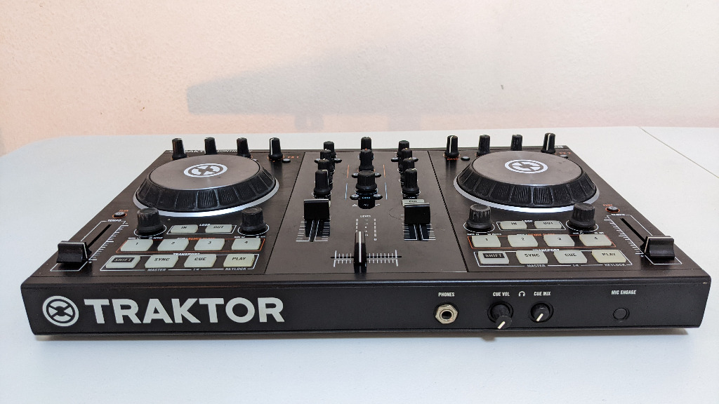 DJ console Traktor S2 MK2, Audio, Other Audio Equipment on Carousell
