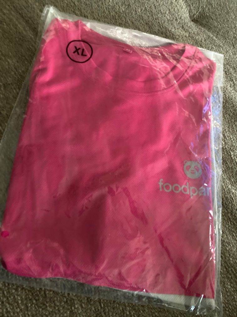Foodpanda T-shirt short sleeve XL, Men's Fashion, Activewear on Carousell