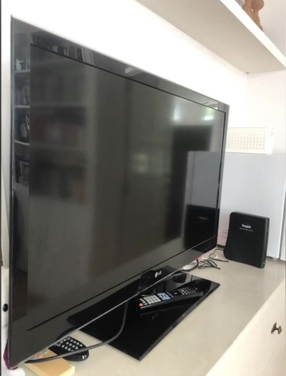 LG 42 inch LED TV (42LV450U), TV & Home Appliances, TV & Entertainment ...