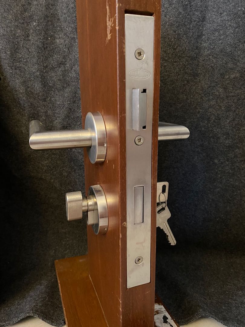 Lockwood door lock, Furniture & Home Living, Bathroom & Kitchen ...