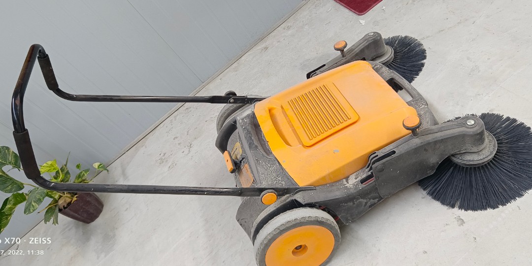MANUAL FLOOR DUST CLEANER, Commercial & Industrial, Industrial ...
