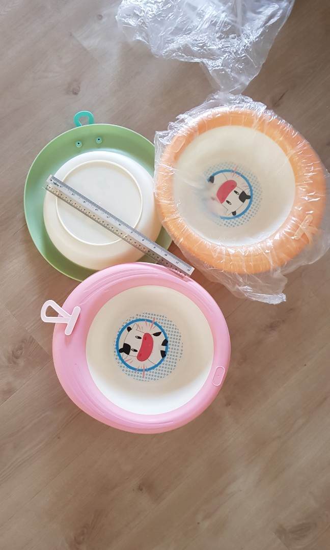 pail basin for washing face, Babies & Kids, Bathing & Changing, Bathtub ...