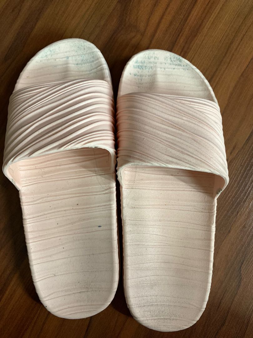 PINK MINISO house Slides bathroom slippers, Women's Fashion, Footwear ...