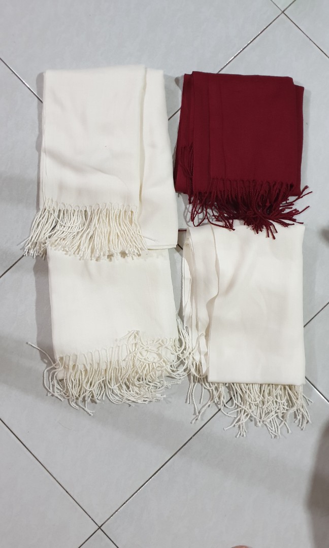 Scraf, Women's Fashion, Coats, Jackets and Outerwear on Carousell