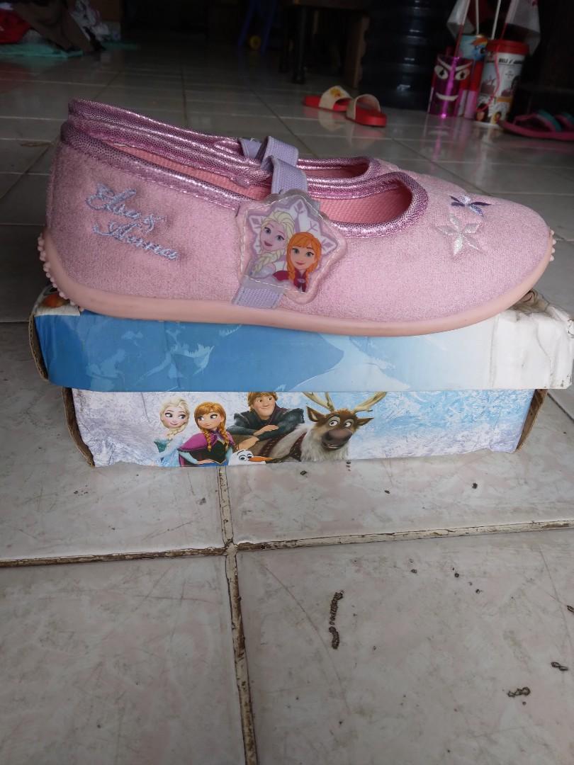 Sepatu frozen warna pink, Bayi & Anak, Lainnya di Carousell