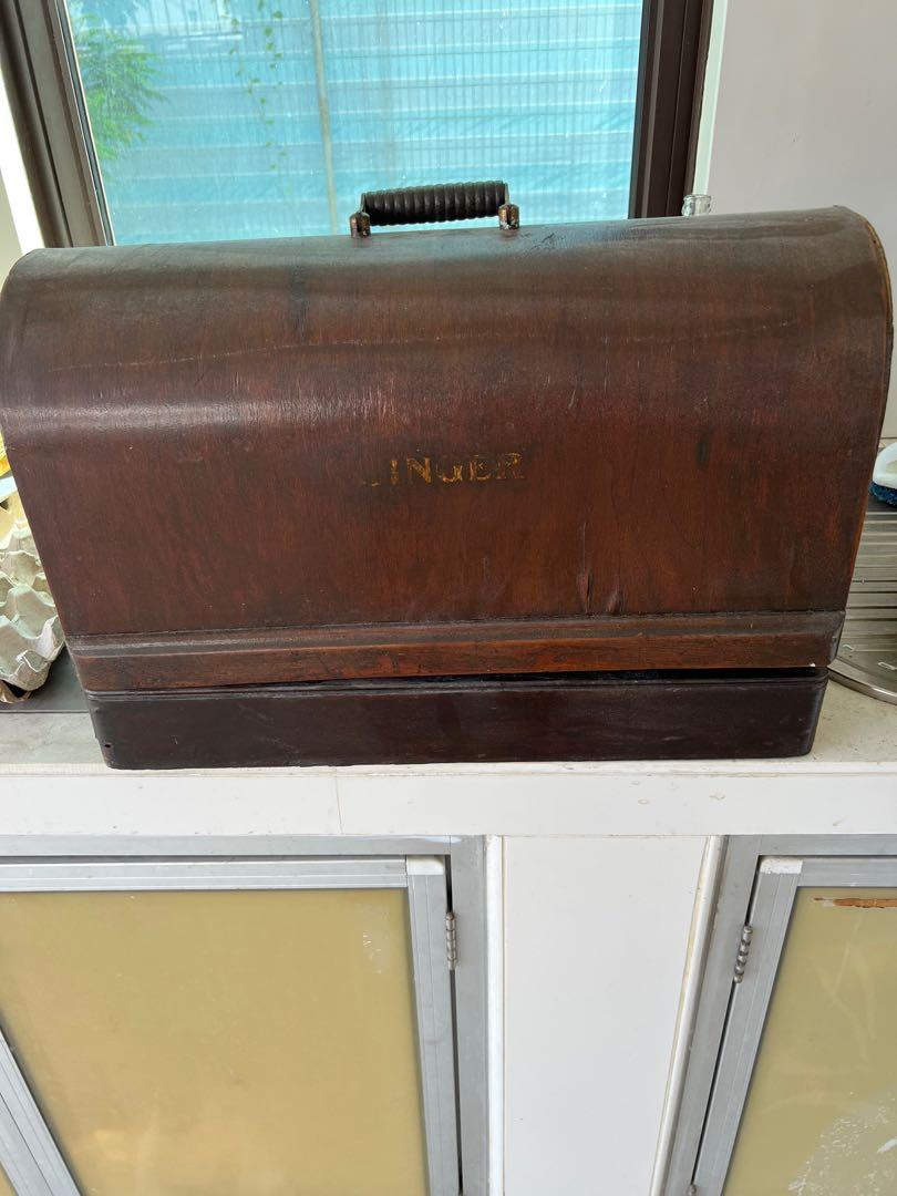 Singer fully vintage collection sewing machine, Hobbies & Toys ...
