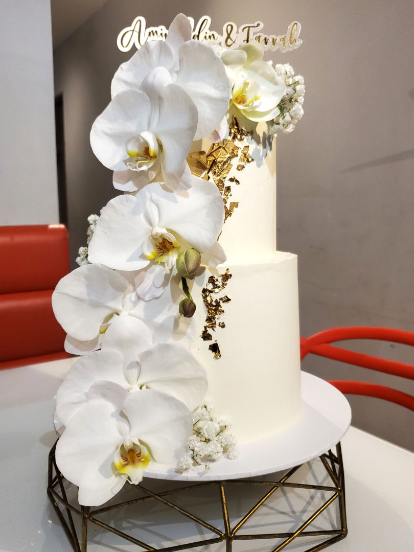 Two Tier Wedding Cake with Moth Orchids, Food & Drinks, Homemade Bakes ...