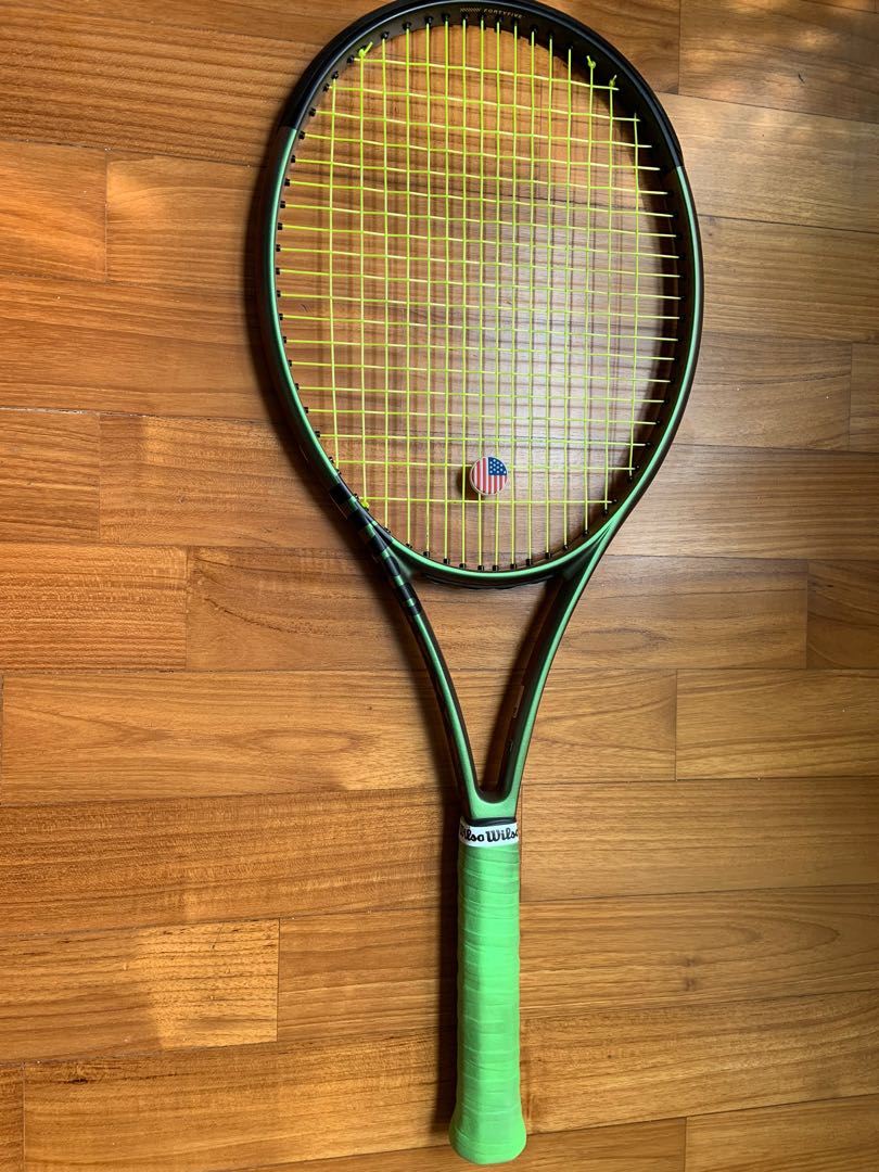 Wilson blade v8, Sports Equipment, Sports & Games, Racket & Ball Sports ...