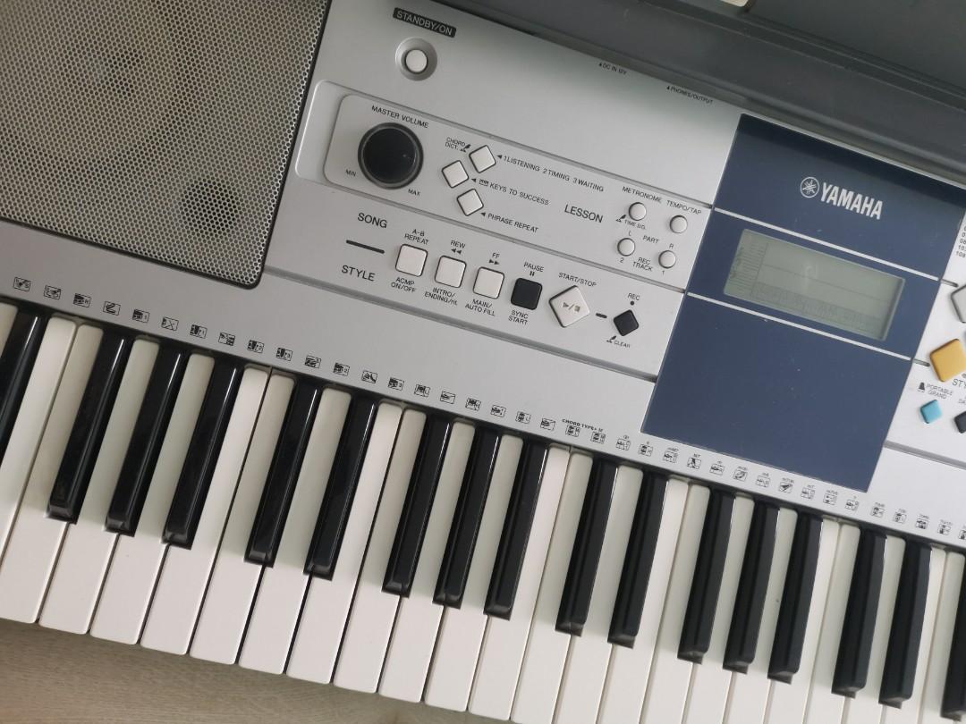 Yamaha Keyboard PSR E323, Hobbies & Toys, Music & Media, Musical Instruments on Carousell
