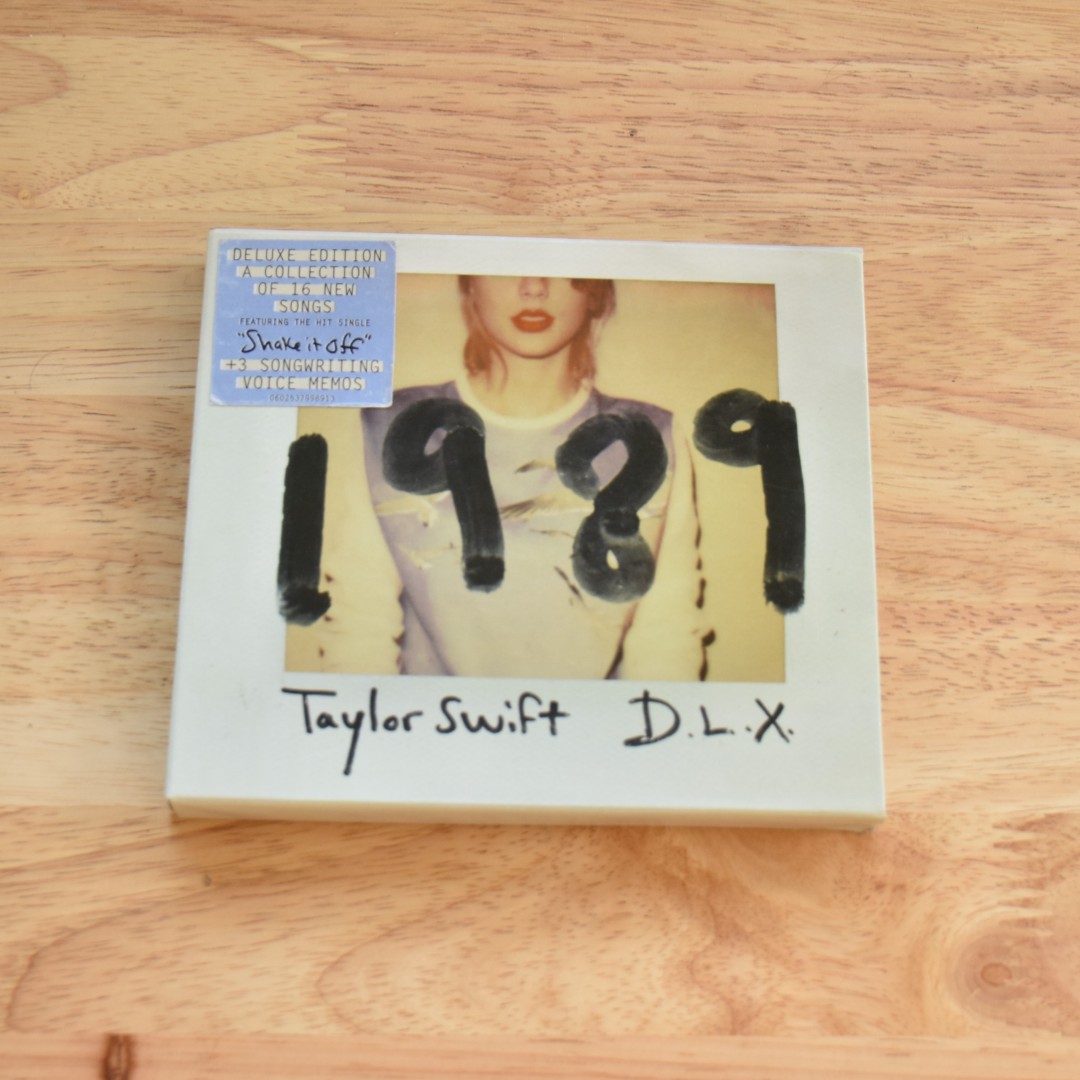 1989 Dlx - Taylor Swift album, Hobbies & Toys, Music & Media, CDs ...