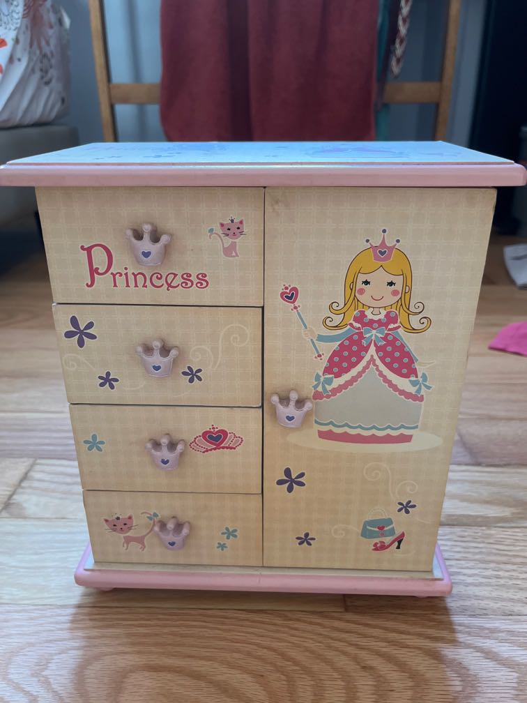 (Free) princess drawer, Hobbies & Toys, Toys & Games on Carousell