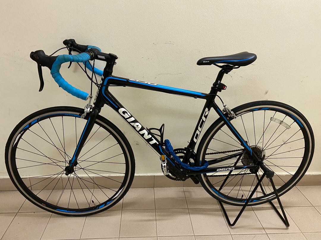 Giant M 700cc, Sports Equipment, Bicycles & Parts, Bicycles on Carousell