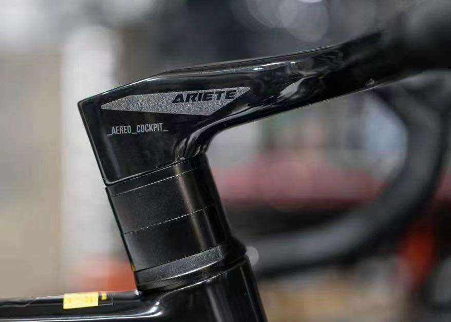 最新款Java Feroce 3 disc 佳沃費羅切3 全內走碟剎公路車 碳輪組 一體把 uci carbon roadbike, 運動產品 ...