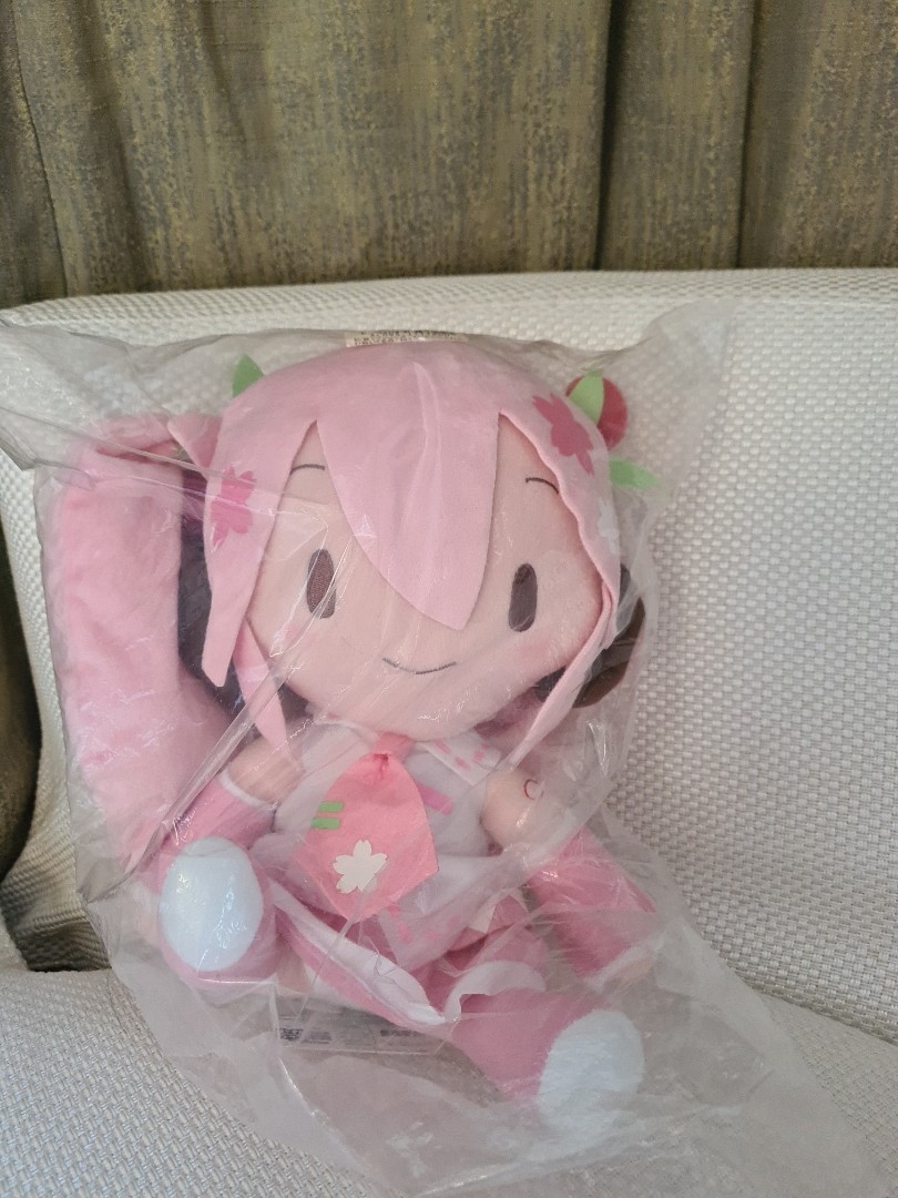 Pink Hatsune Miku, Hobbies & Toys, Toys & Games on Carousell