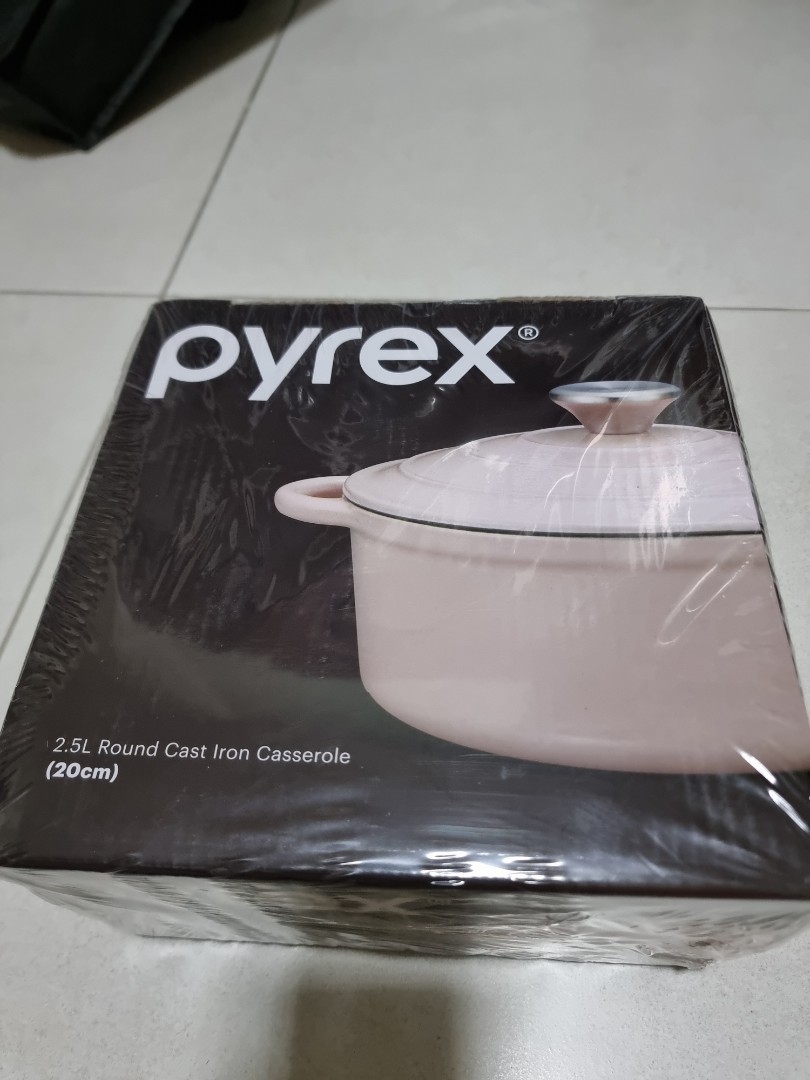 Pyrex 2.5L round cast iron casserole (20cm), Furniture & Home Living ...