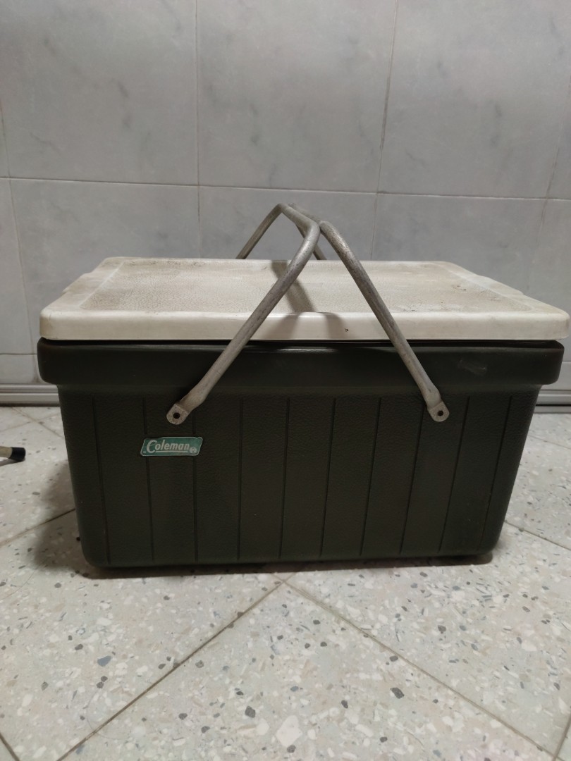 Vintage Coleman Ice Box, Hobbies & Toys, Travel, Travel Essentials ...