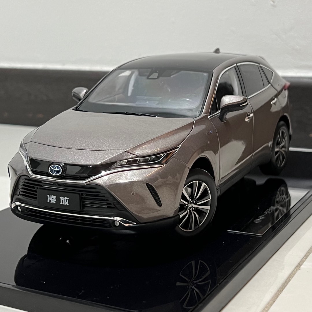 1:18 Toyota Harrier 2021 (Bronze), Hobbies & Toys, Toys & Games on ...