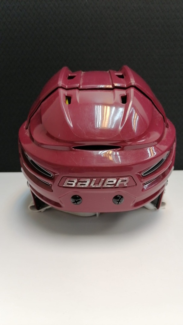 Bauer red ice hockey helmet, 運動產品, 運動與體育, 運動與體育 - 球拍和球類運動 - Carousell