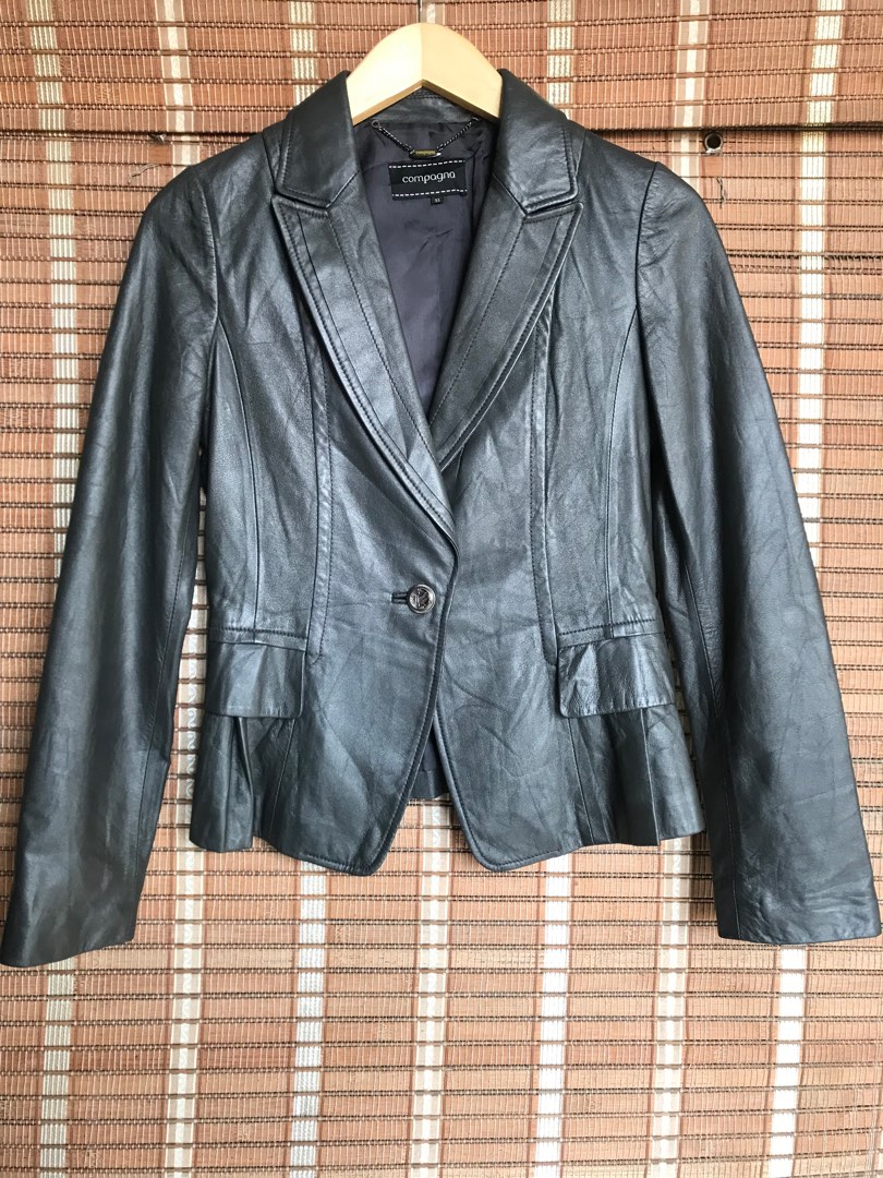 Blazer kulit domba brand Compagna, Fesyen Wanita, Pakaian Wanita, Baju ...