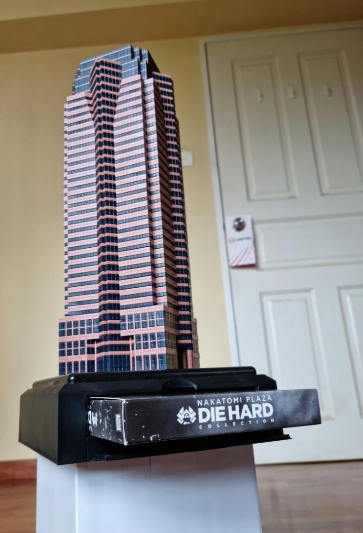 Die Hard Collection, Nakatomi Plaza, 6 Blu-rays, Code A (US). 5 Die ...
