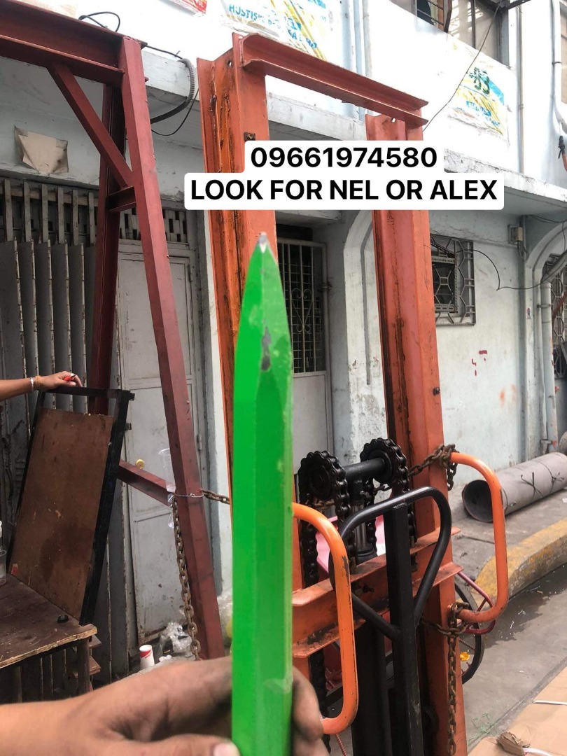 DIGGING BAR, Commercial & Industrial, Industrial Equipment on Carousell