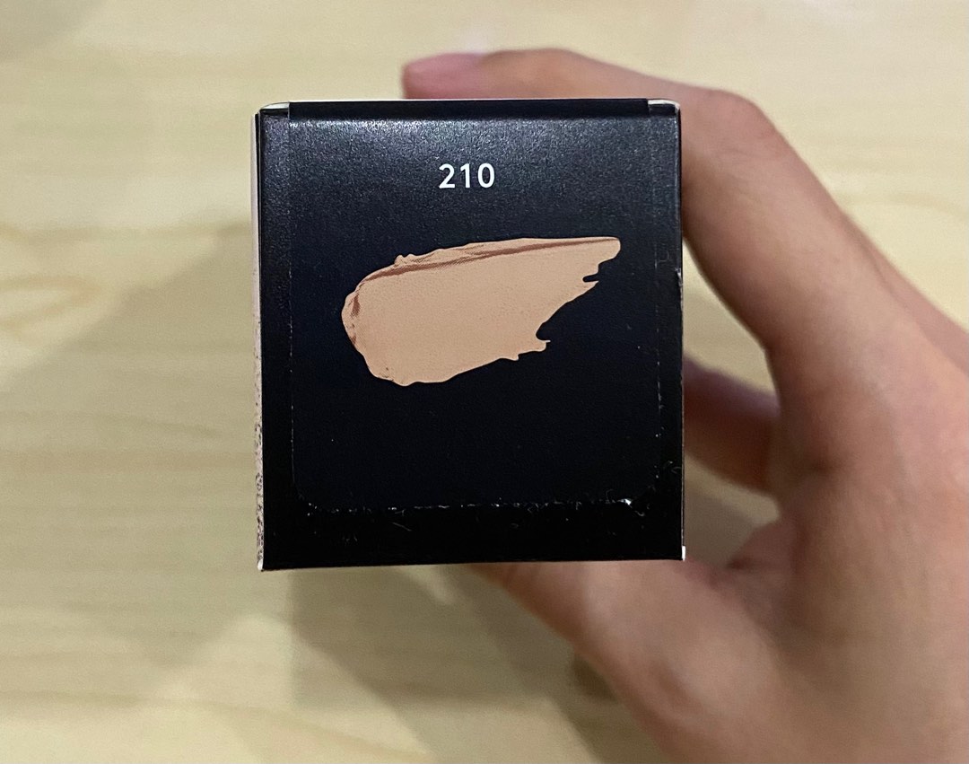 Fenty Beauty Pro Filt’r Soft Matte Longwear Foundation in Shade 210 ...