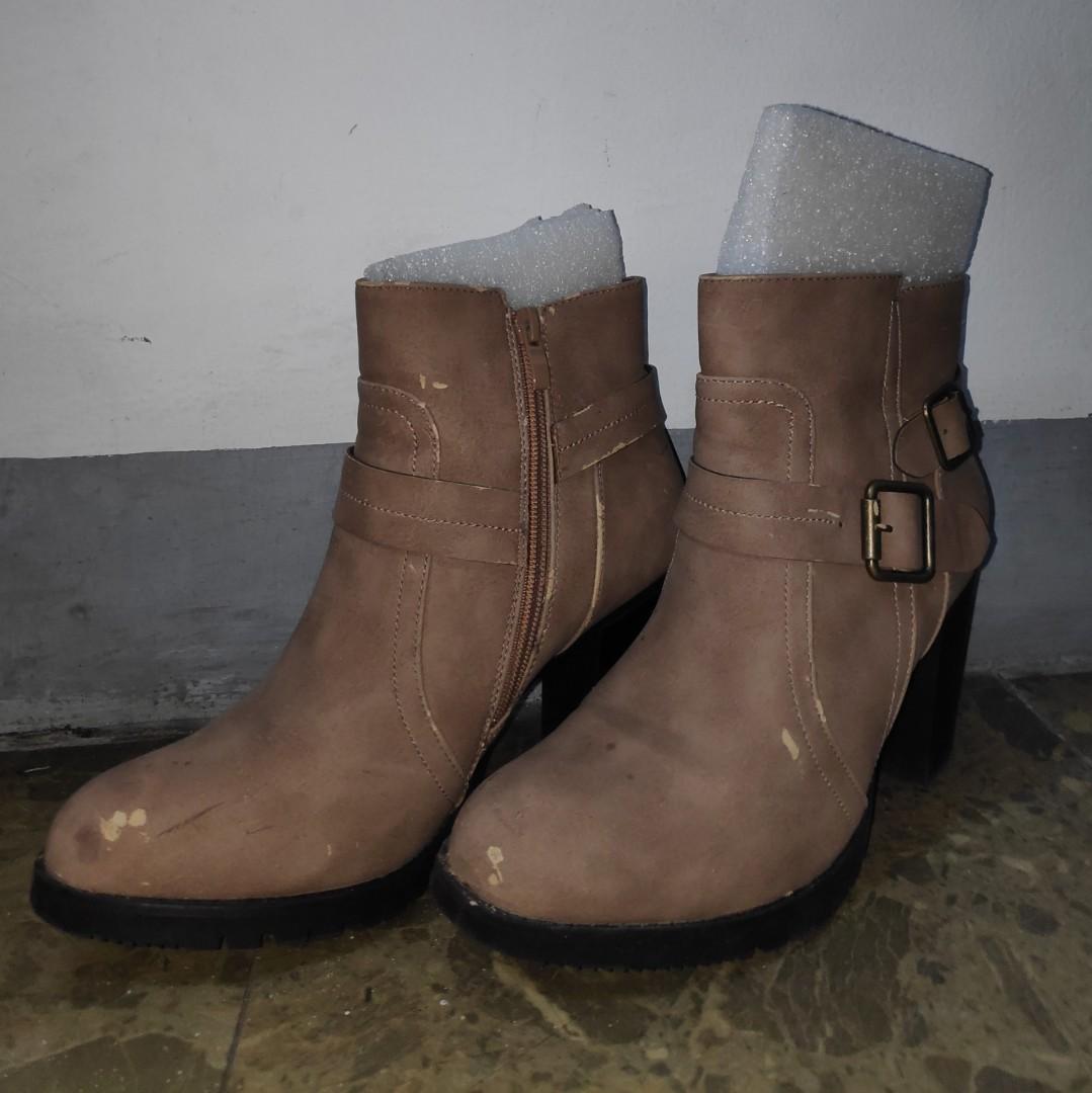 GIBI Boots Taupe 38, Women's Fashion, Footwear, Boots on Carousell